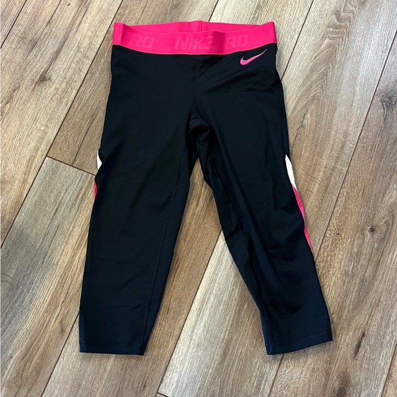 Nike | Pants & Jumpsuits | Nike Pro Capri Leggings | Poshmark